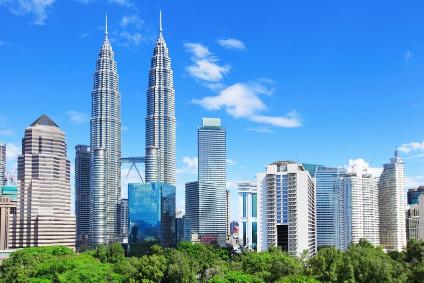 Kuala Lumpur Explore Kuala Lumpur's landmarks with Petronas Twin Towers ...